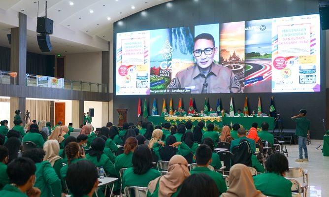 Menparekraf RI Berikan Motivasi Kepada Mahasiswa Baru UNAS Dalam ... Menparekraf RI Berikan Motivasi Kepada Mahasiswa Baru UNAS Dalam ...