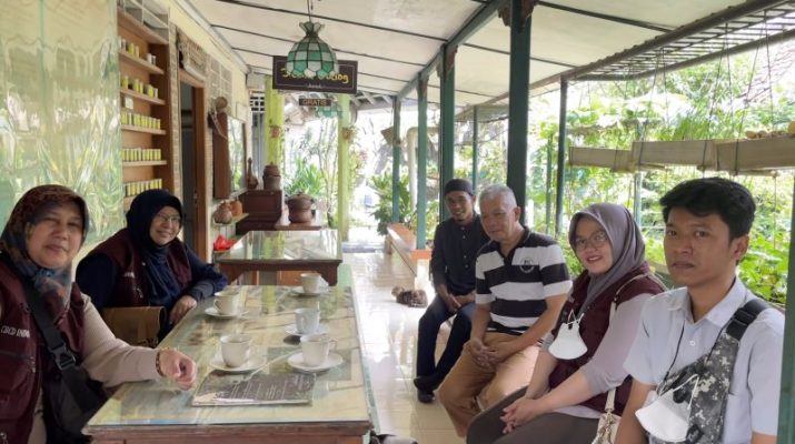 Kunjungi Taman Sringanis, Peneliti Unas Eksplorasi Tumbuhan yang ... Kunjungi Taman Sringanis, Peneliti Unas Eksplorasi Tumbuhan yang ...